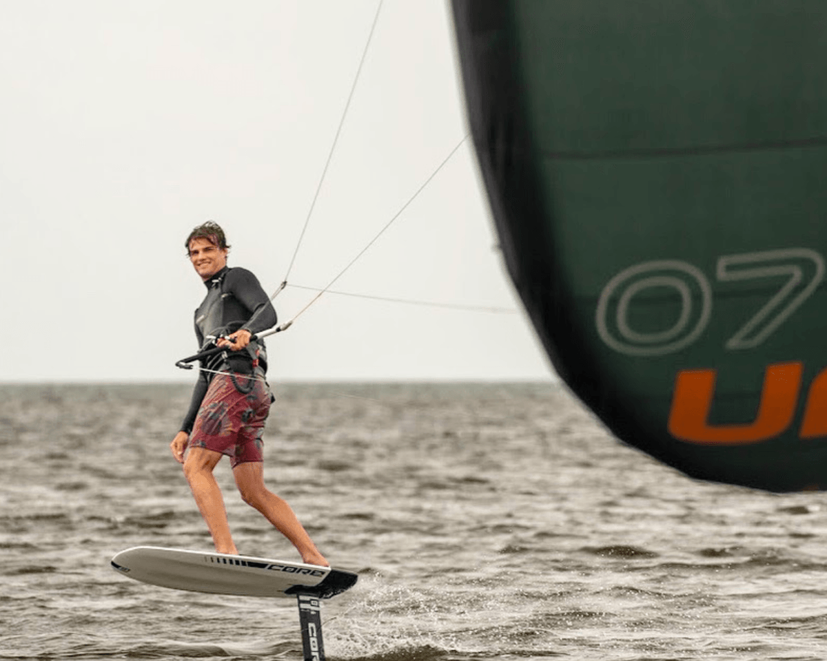How To Kiteboard Upwind In Light Winds | Elite Watersports